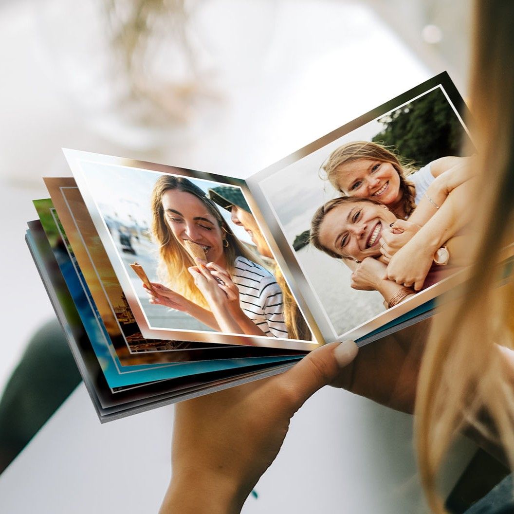 Booklet with optional gift box with 40 pages made with premium photo ...