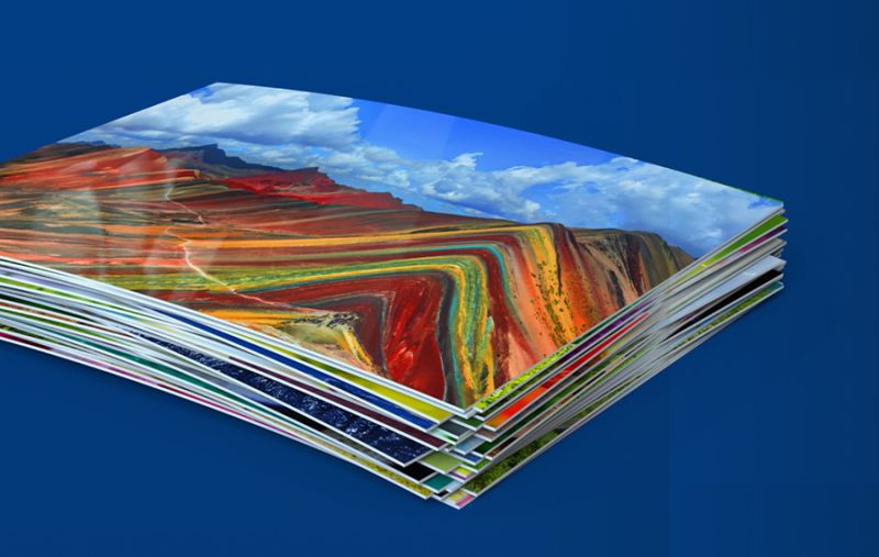 Print digital photos on 9 cm glossy photo paper | ifolor