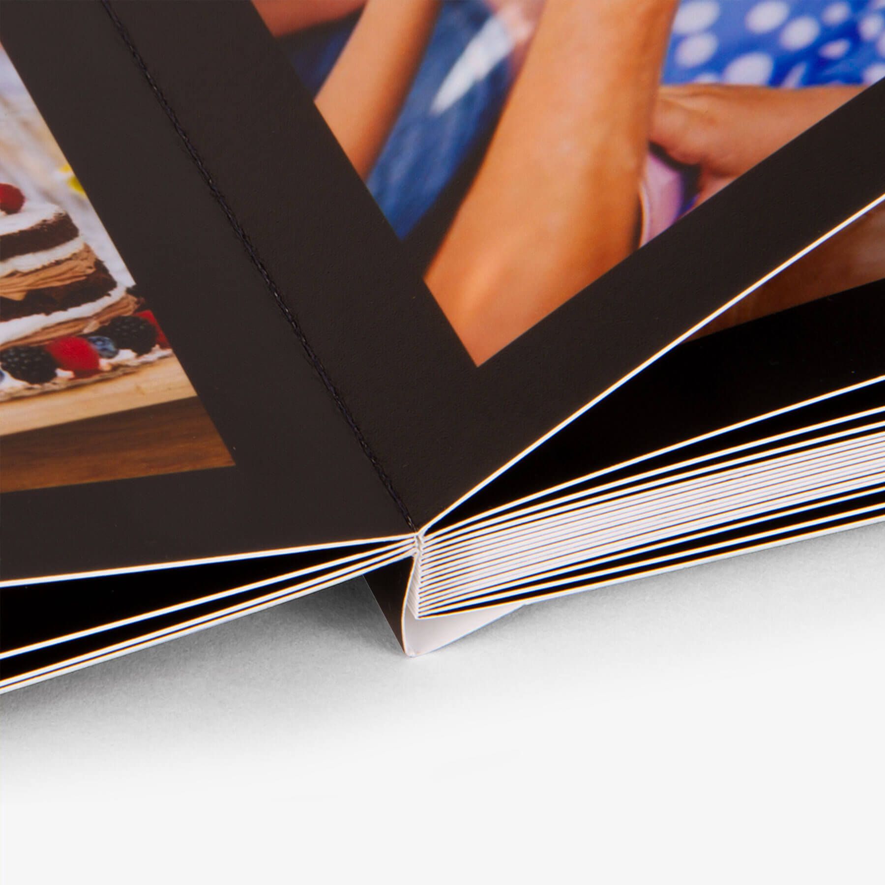 Booklet with optional gift box with 20 pages made with premium photo ...